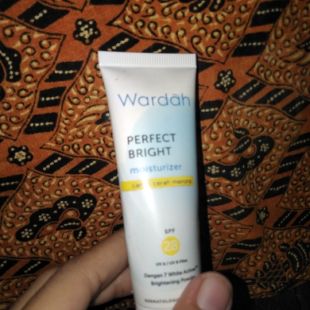 Wardah Perfect Bright Moisturizer - Review Female Daily